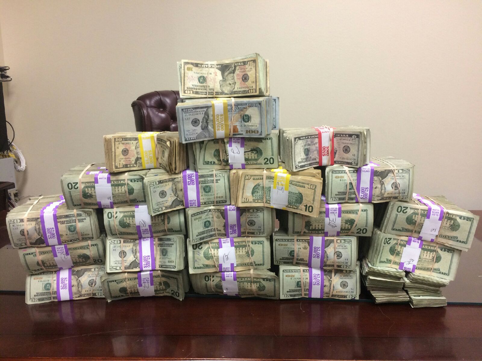 Photos: Cops find $500K in Jefferson Co. traffic stop