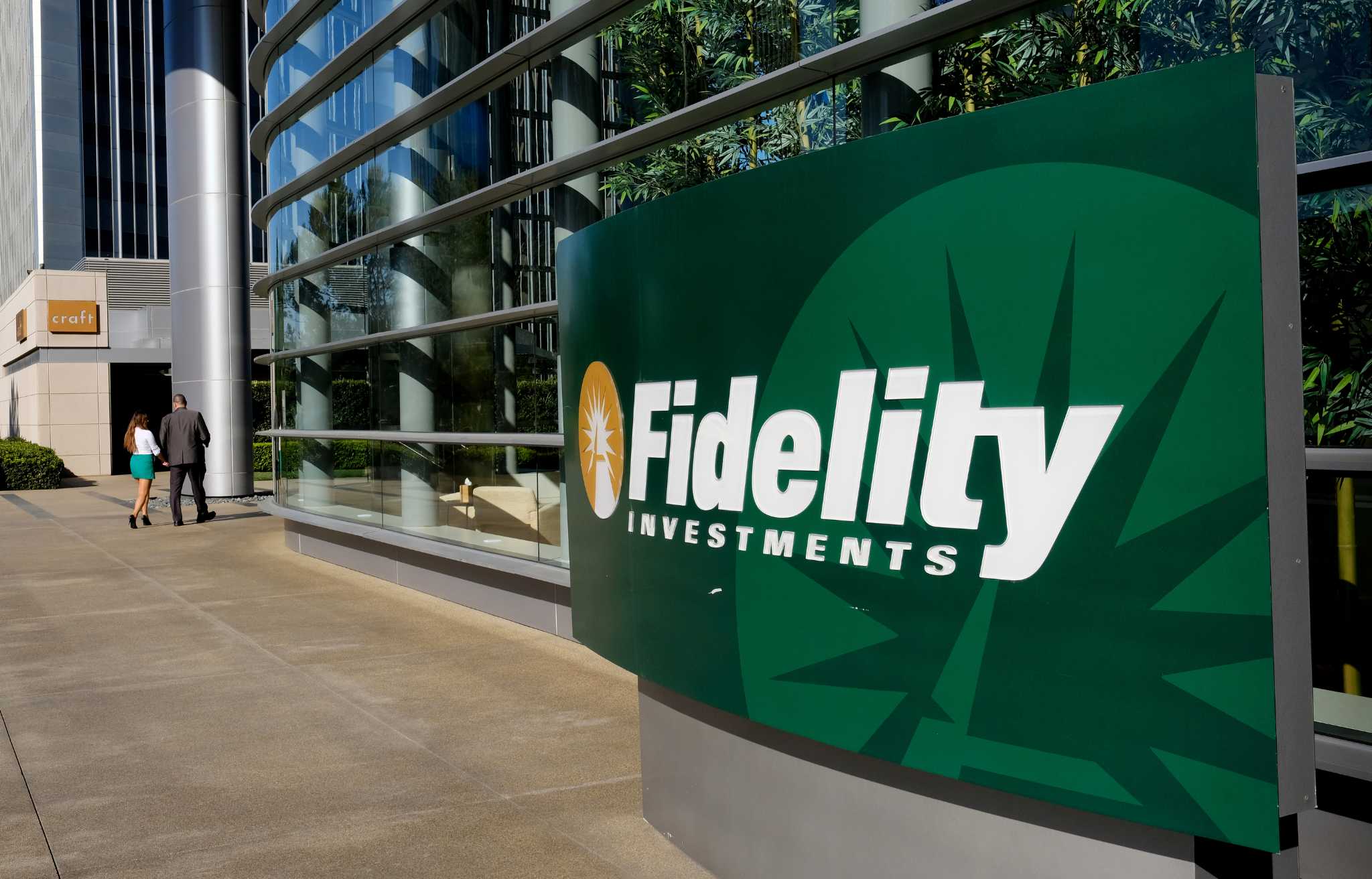 Fidelity, Schwab cut commissions as investing costs fall again