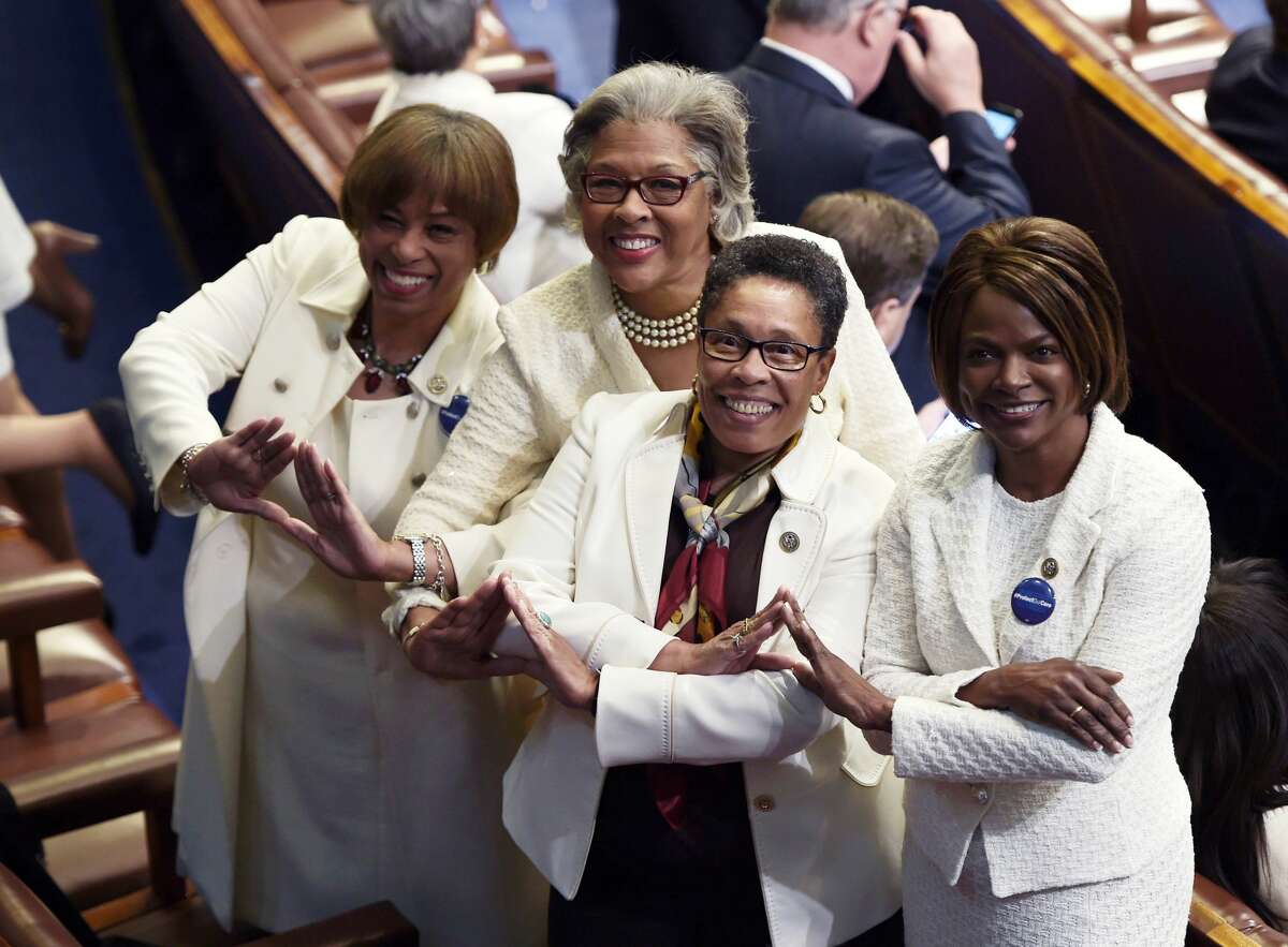 Here's why Democratic women were wearing white during Trump's speech
