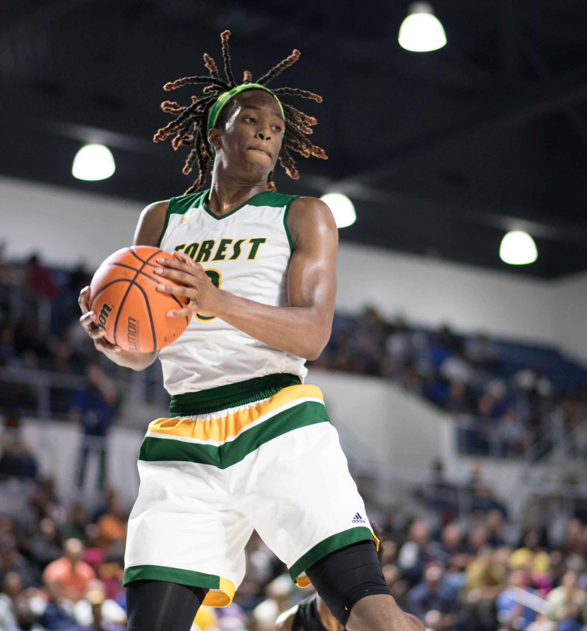 Klein Forest's perfect season continues with semifinal win over Jesuit