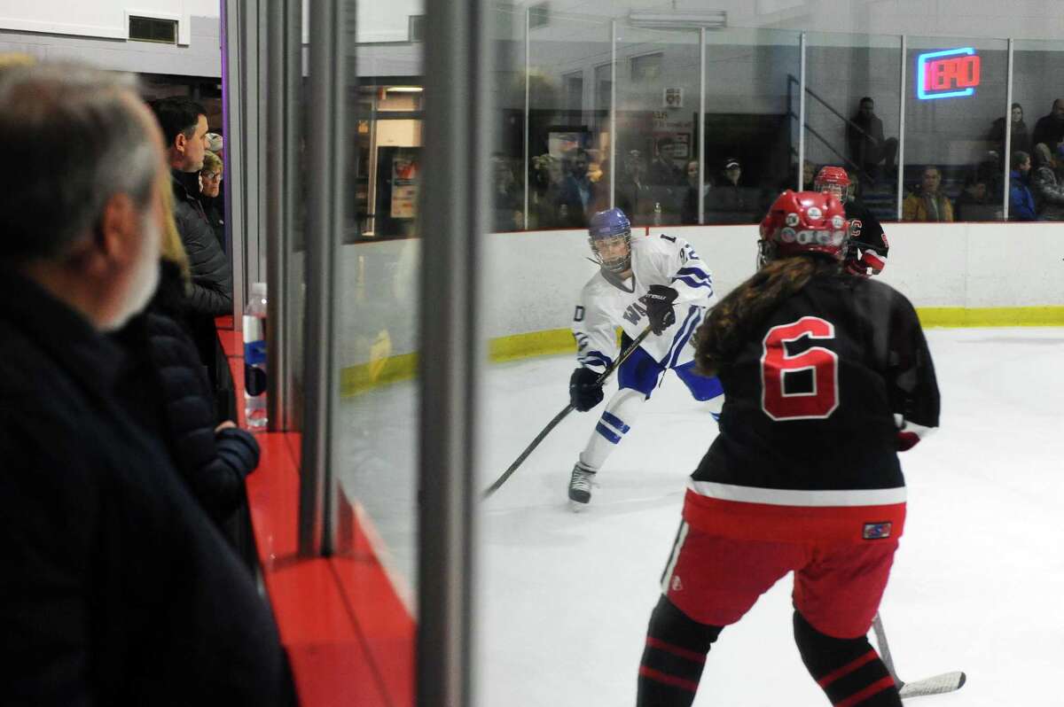 Girls hockey: Darien tops New Canaan