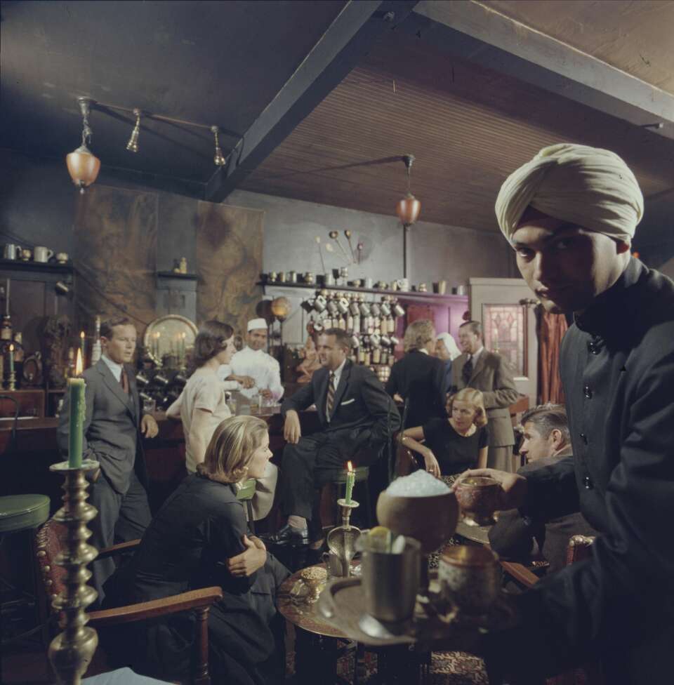 Stunning color photos show San Francisco's wild 1950s nightlife