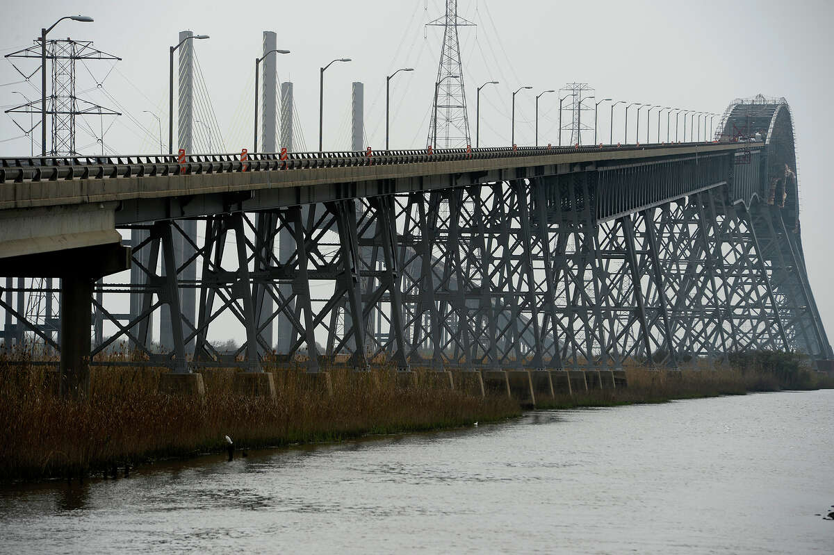 1957 photo of painters atop Rainbow Bridge shows level of danger
