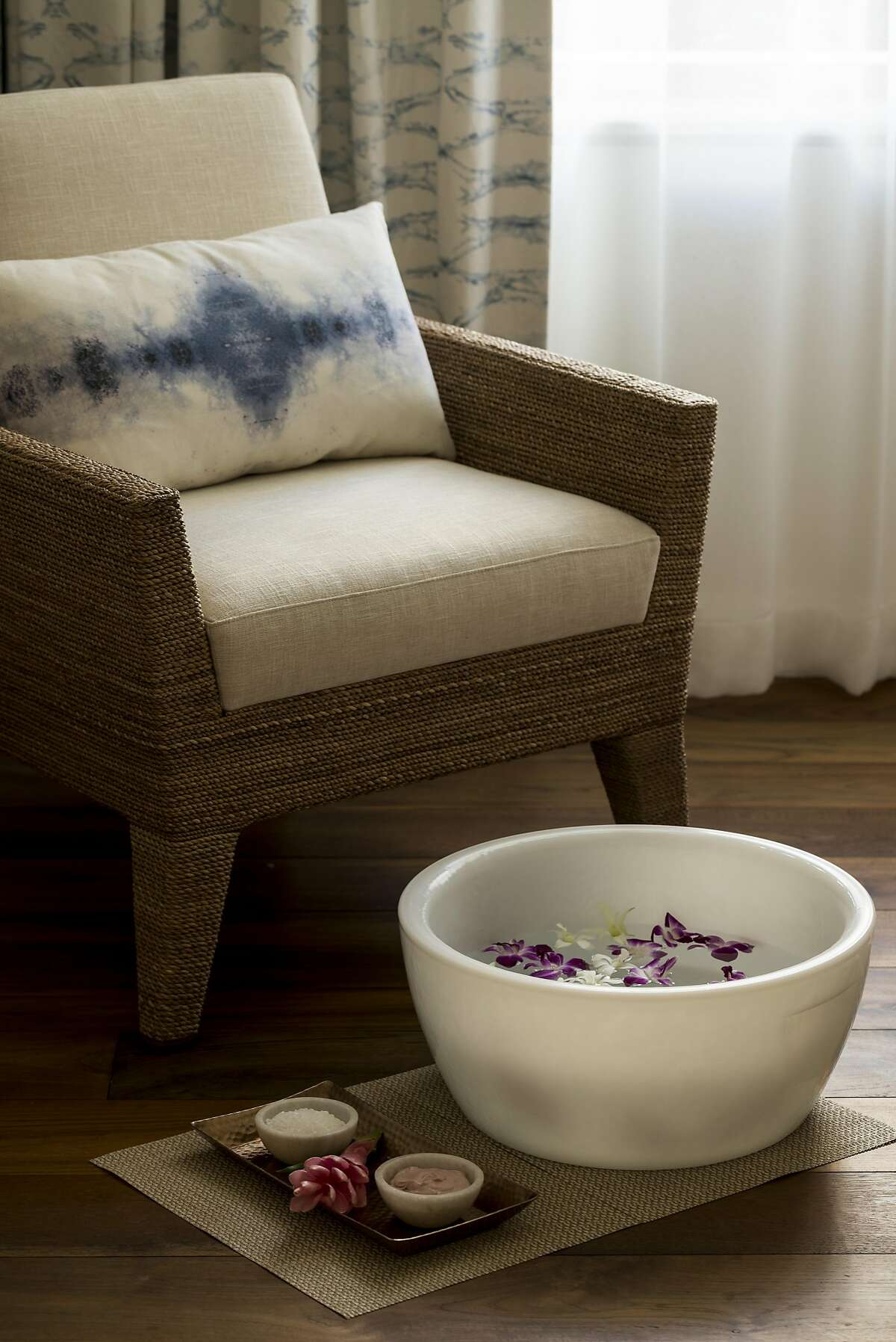 Mother-daughter team draws on native plants for spa treatments