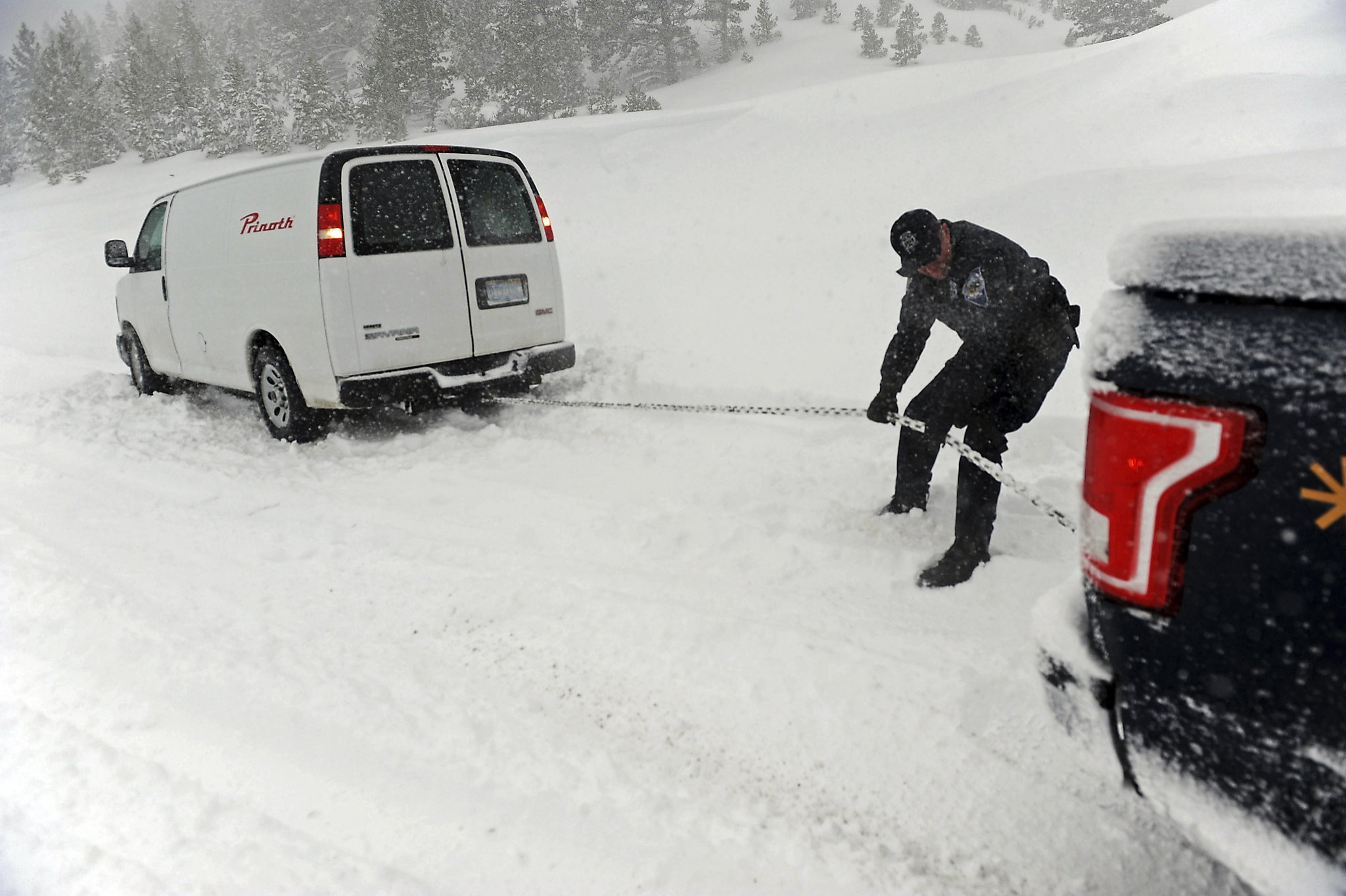 I-80 in Sierra reopens after nearly 16 hours