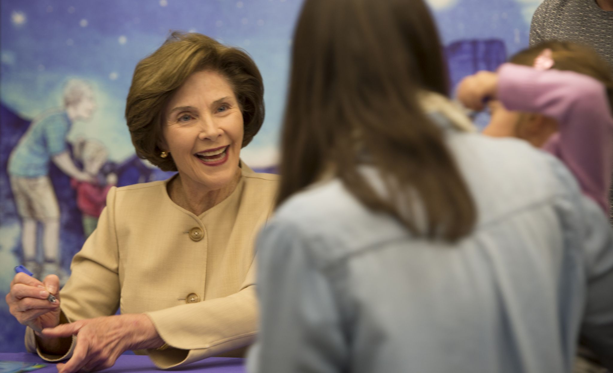 Laura Bush to speak at Junior League fundraiser
