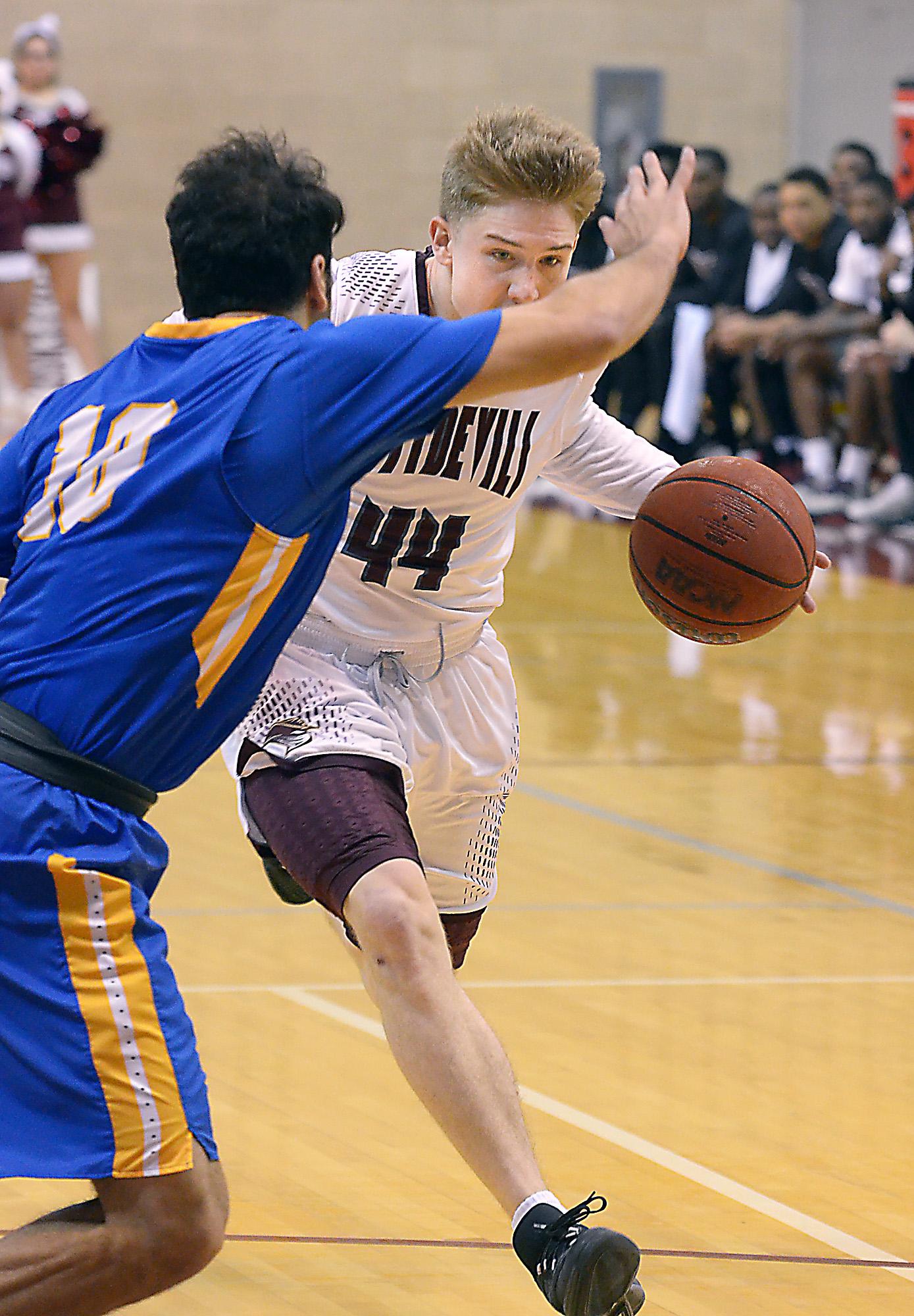 TAMIU stunned by rival St. Mary’s in first round