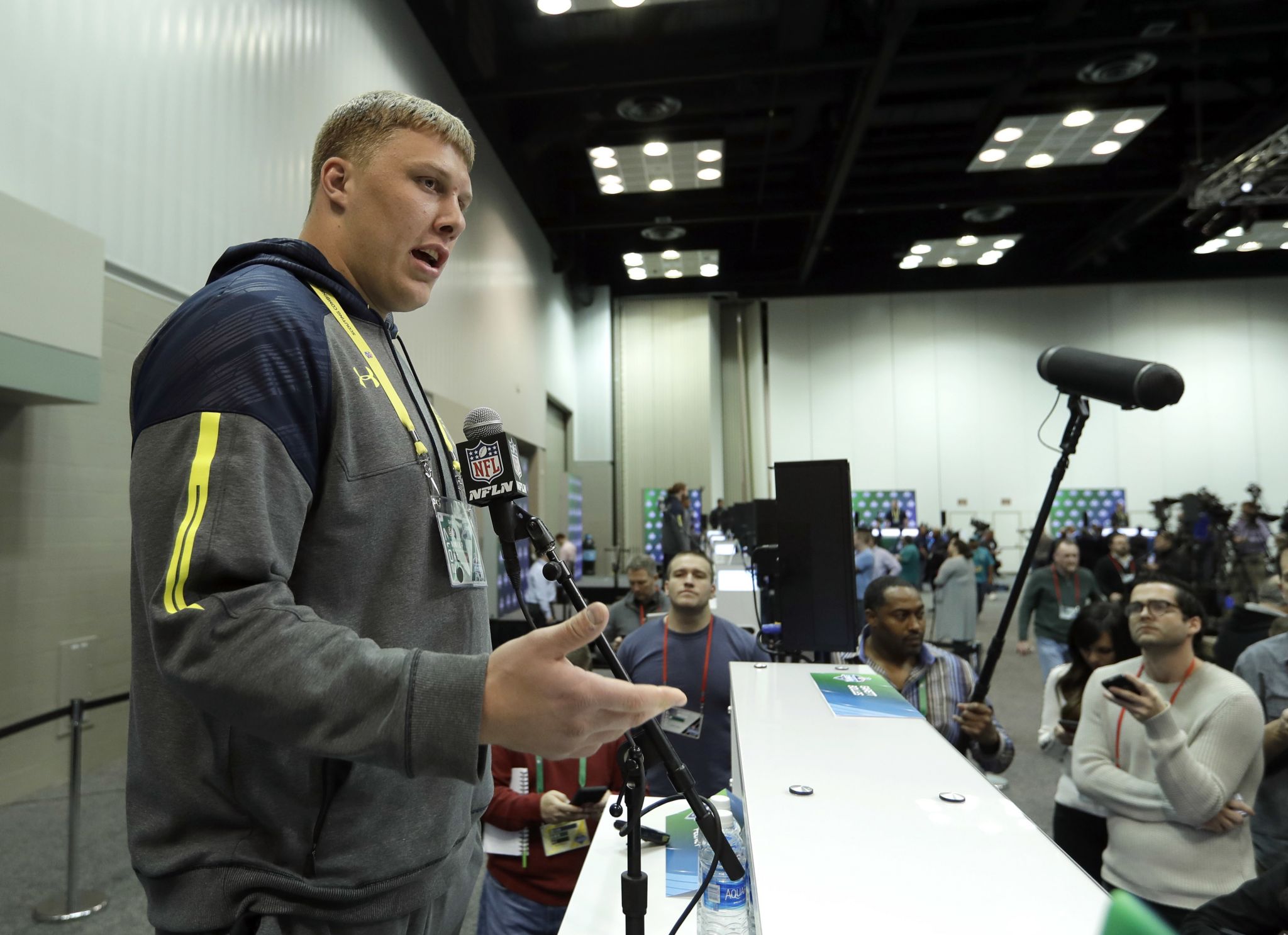 Utah tackle Garett Bolles visits Texans