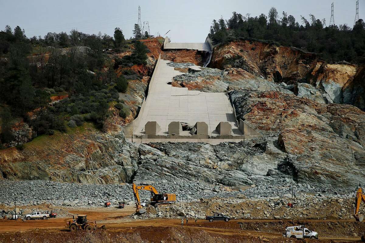 Riverbanks collapse after Oroville Dam spillway shut off