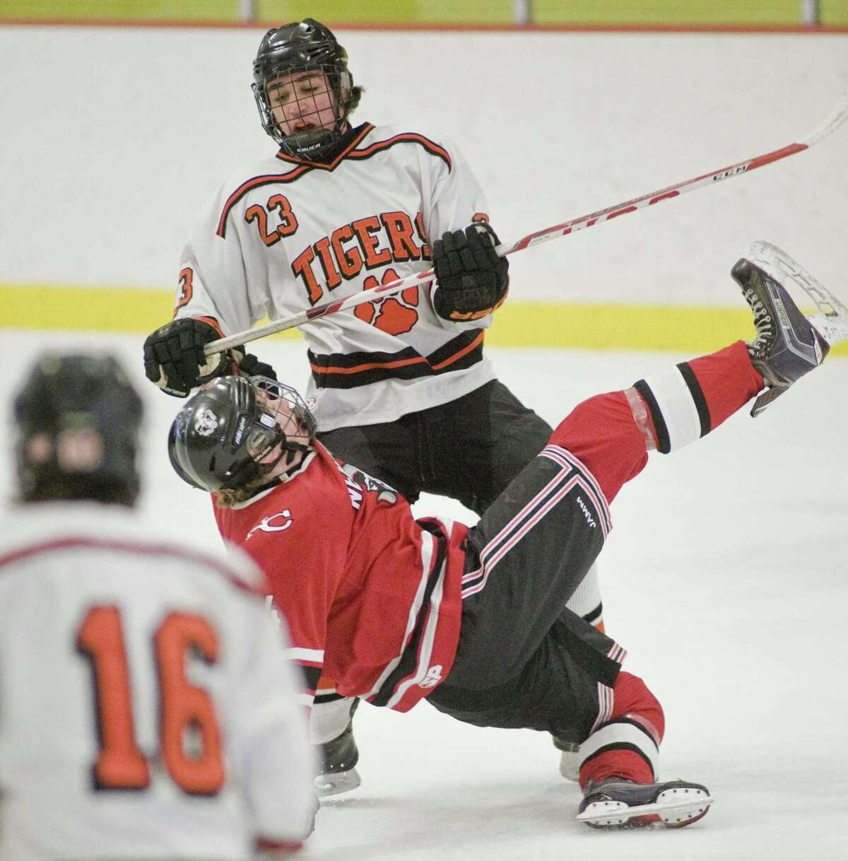 Ridgefield beats New Canaan for FCIAC boys hockey title
