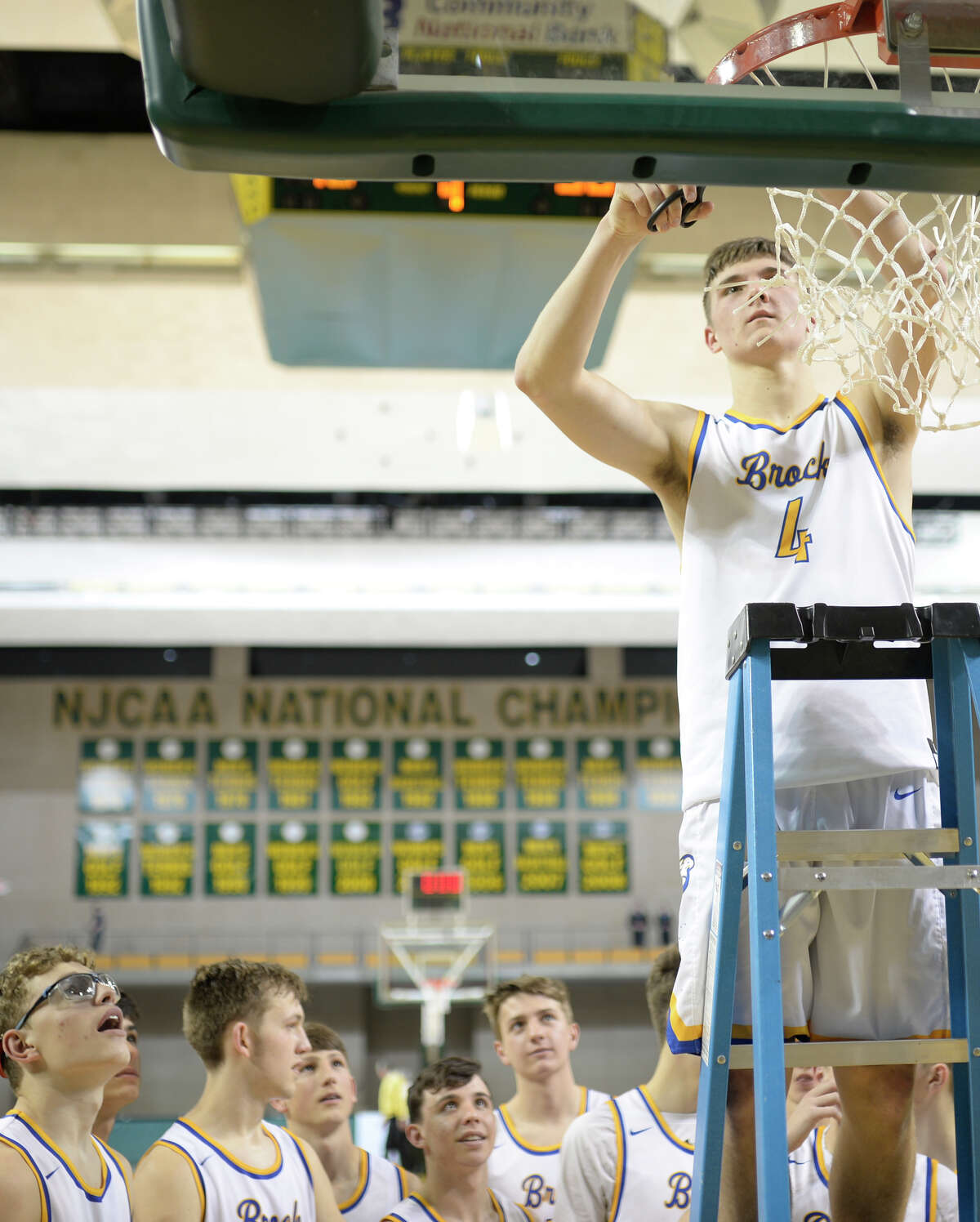 BOYS REGION I-3A TOURNEY: Brock’s size too much for Canadian in final