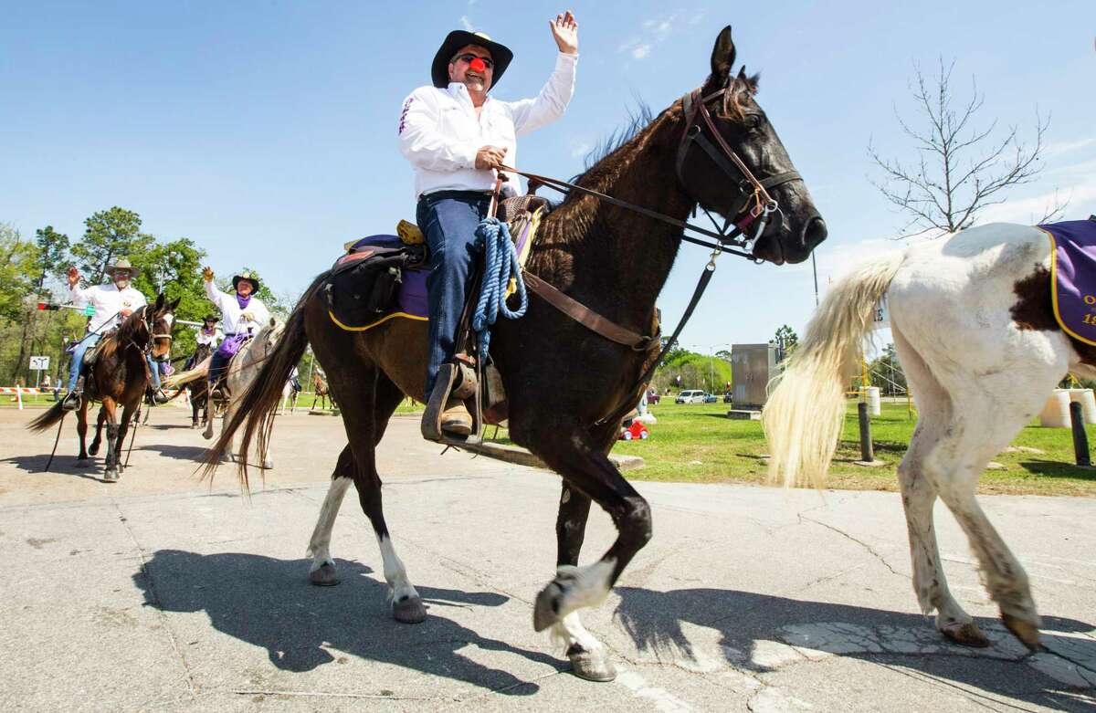 Trail riders head to Memorial Park to kick off rodeo