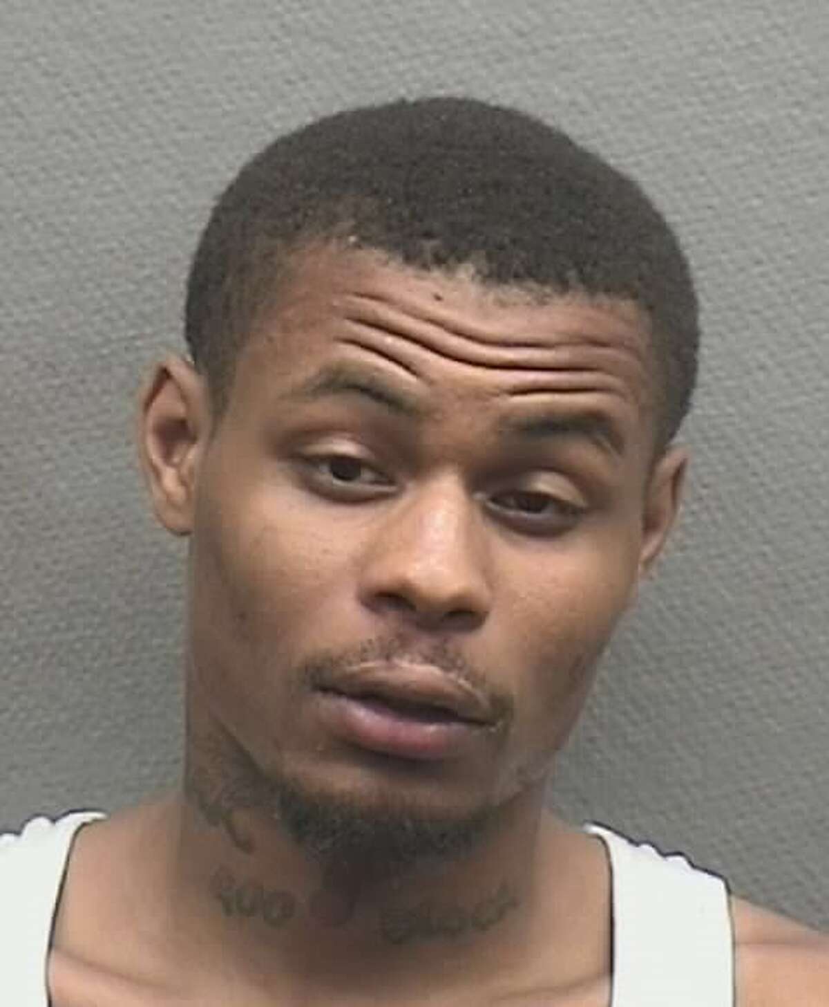 Houston police looking for suspect in shooting of couple