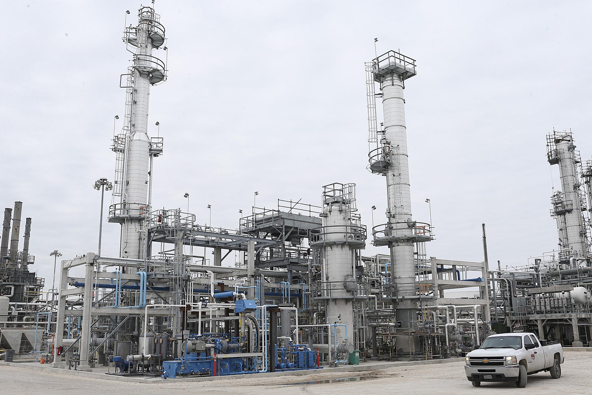 MMEX Resources buys land for West Texas refinery