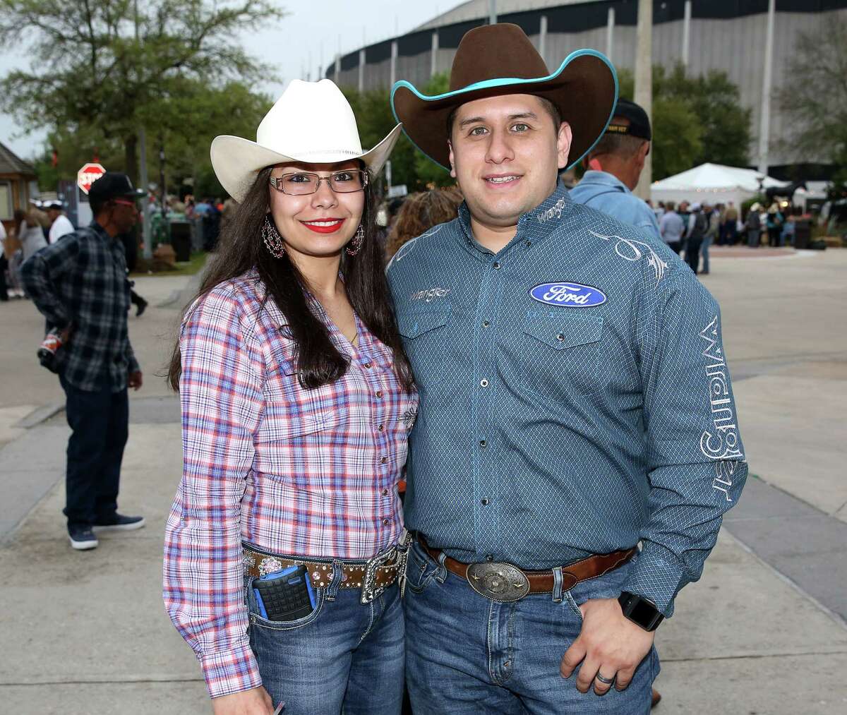 Texas singer keeps it country at RodeoHouston's Armed Forces ...