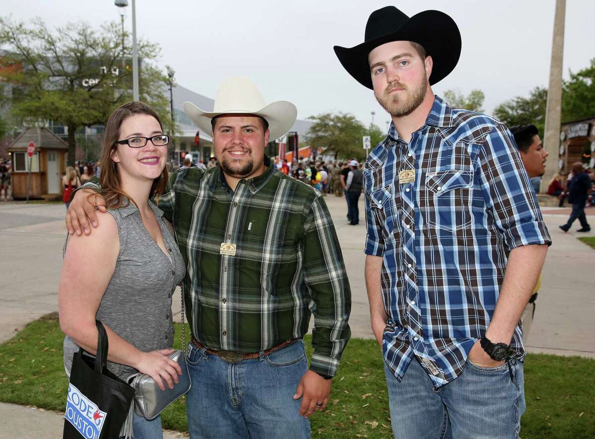 Texas singer keeps it country at RodeoHouston's Armed Forces ...