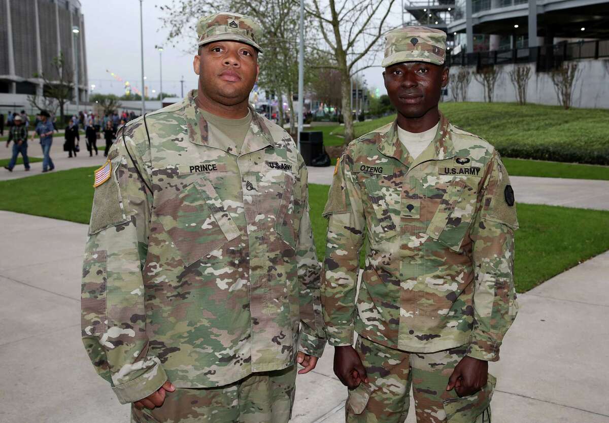 Texas singer keeps it country at RodeoHouston's Armed Forces ...
