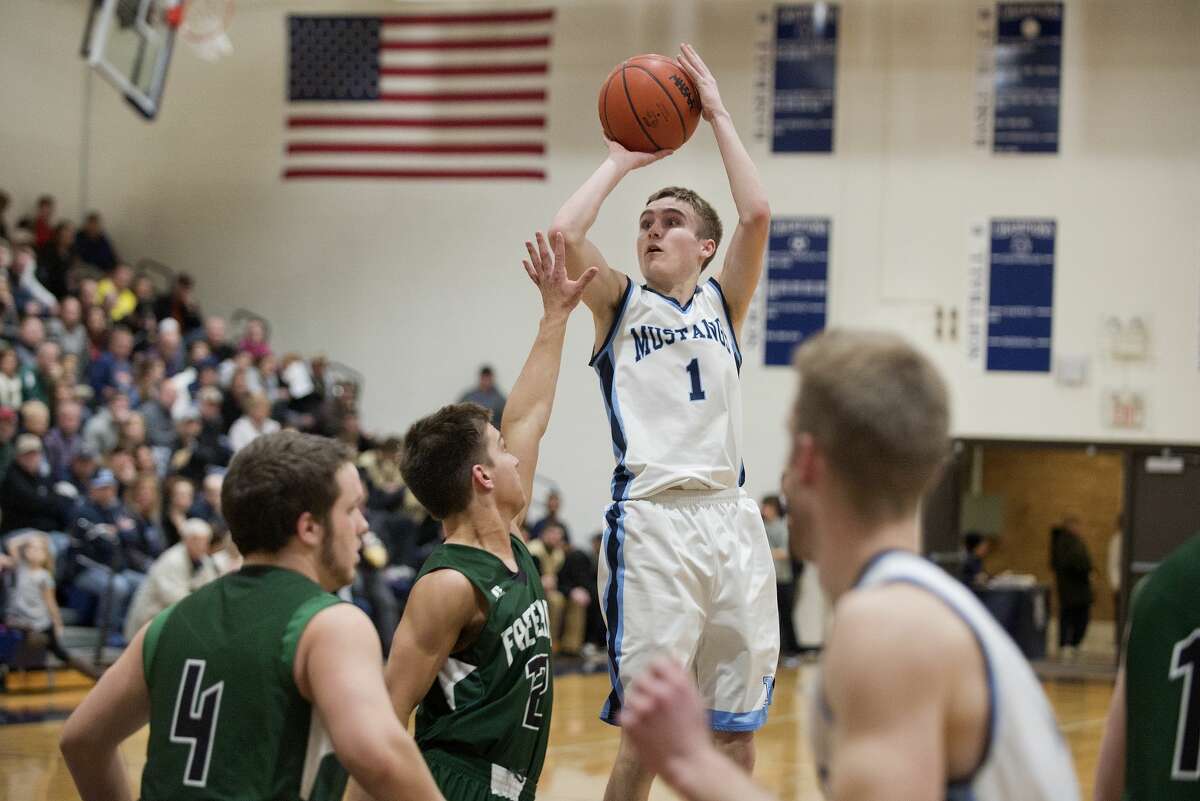 Freeland defeats Meridian in the Class B District semifinals