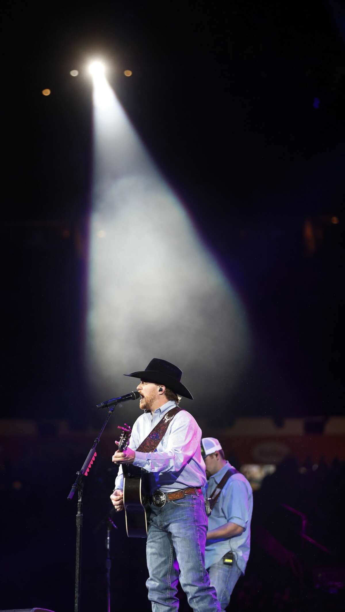 Texas singer keeps it country at RodeoHouston's Armed Forces ...
