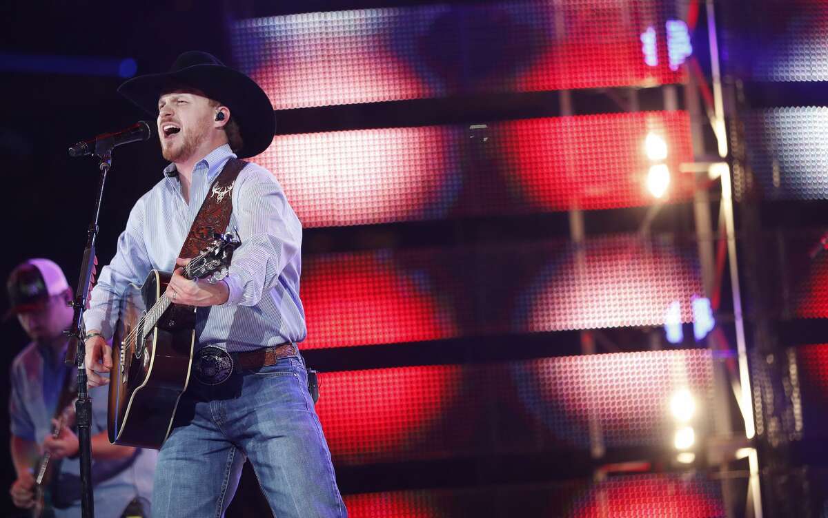 Texas singer keeps it country at RodeoHouston's Armed Forces ...