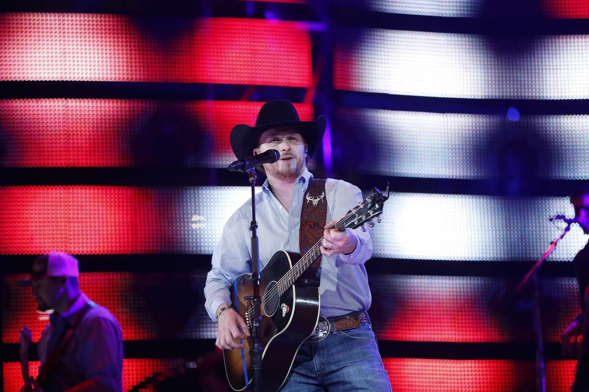 Texas singer keeps it country at RodeoHouston's Armed Forces ...