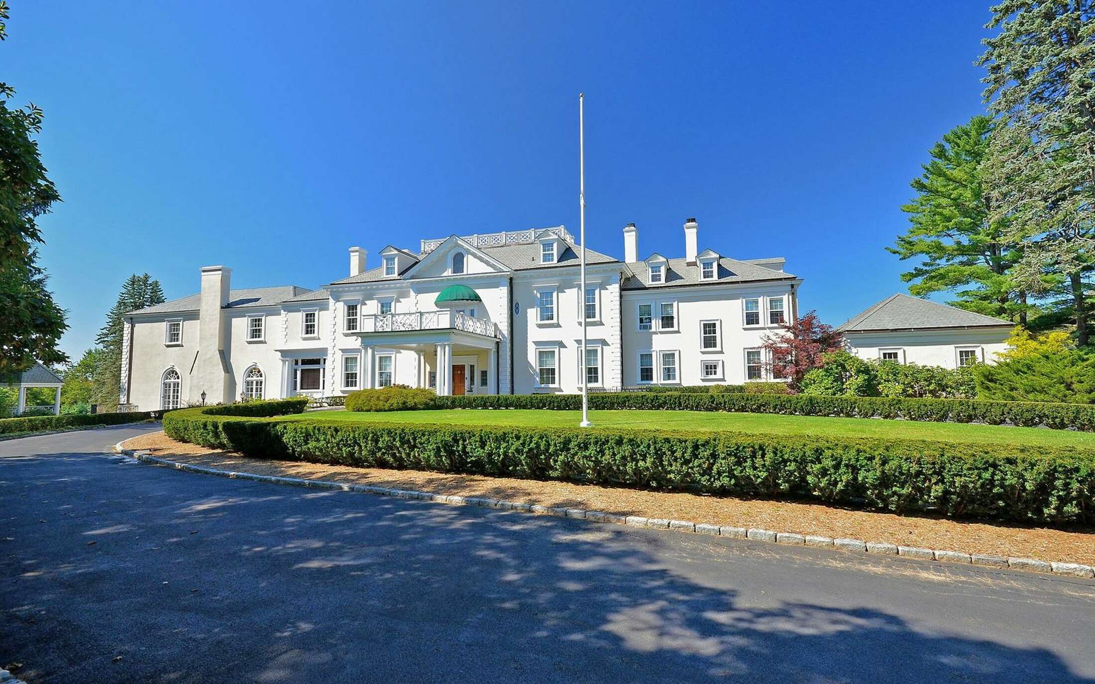 Ridgefield estate transports to another world