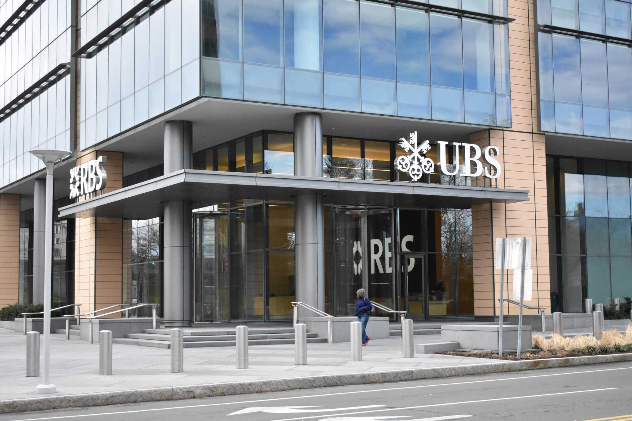 After deleting Stamford jobs, UBS bonus pool drops