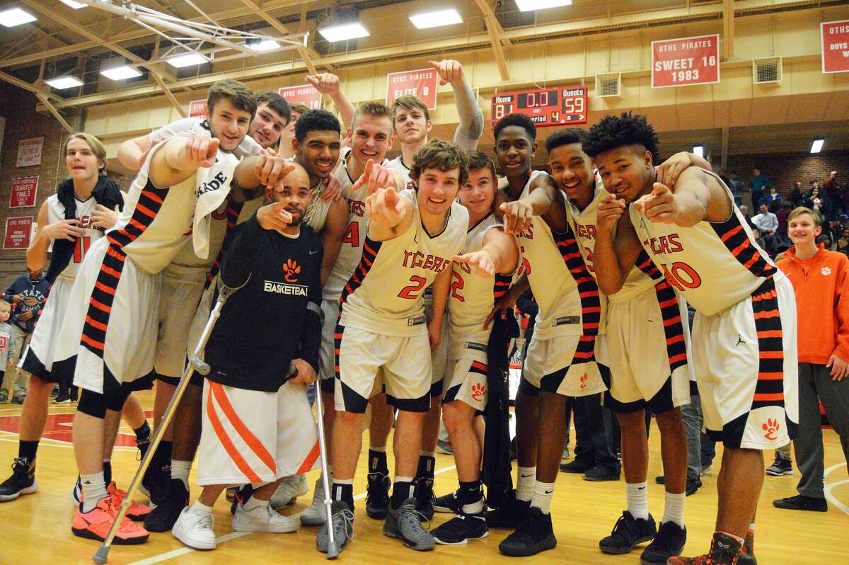 BOYS' BASKETBALL: Edwardsville preparing for Simeon in supers
