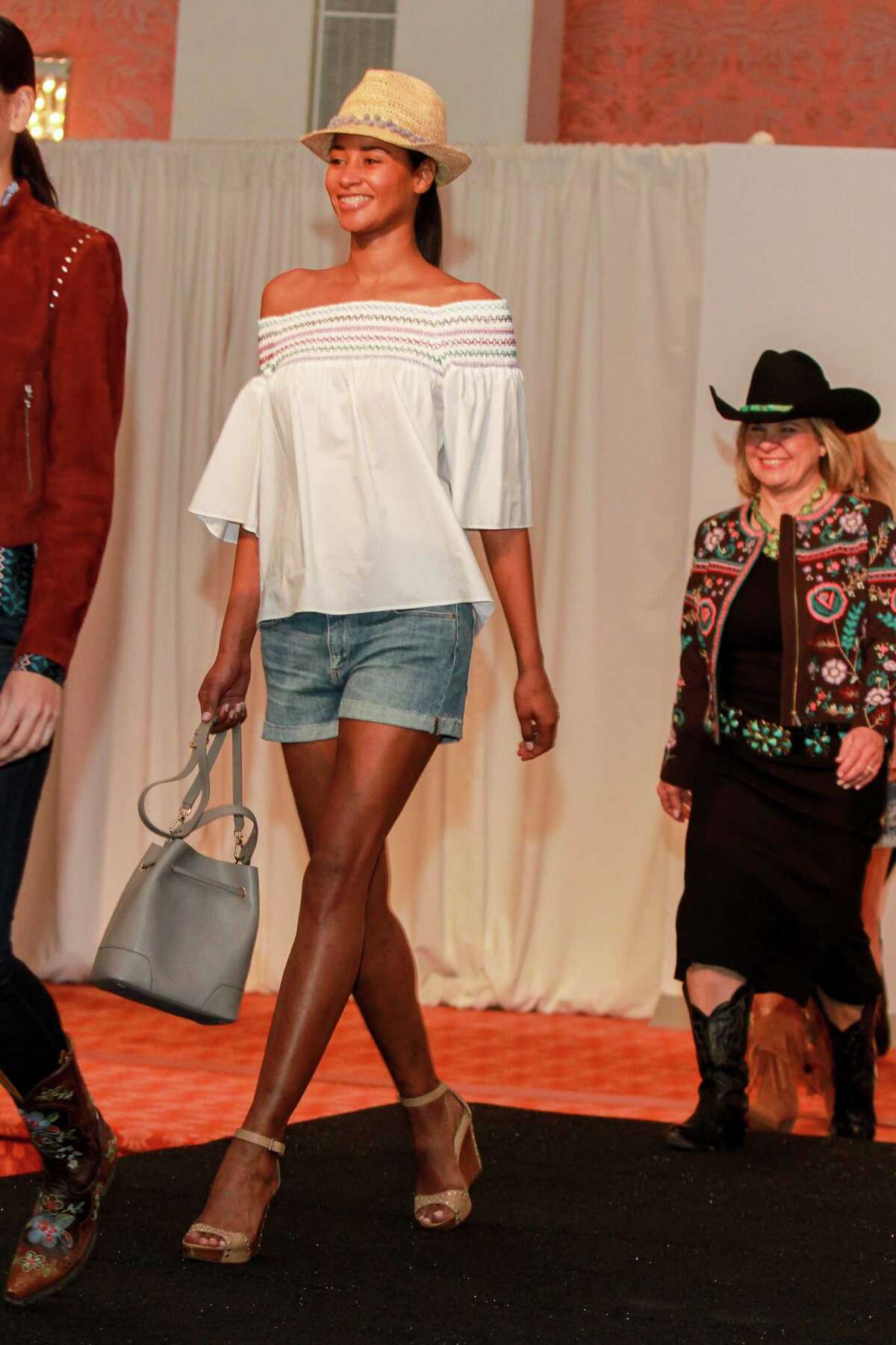International Committee hosts Tootsies' rodeo fashion show at Houston ...
