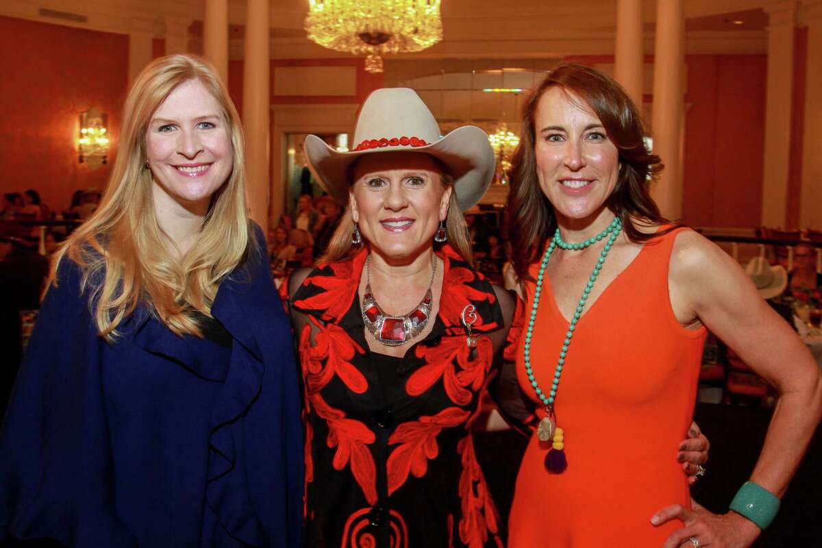 International Committee hosts Tootsies' rodeo fashion show at Houston ...