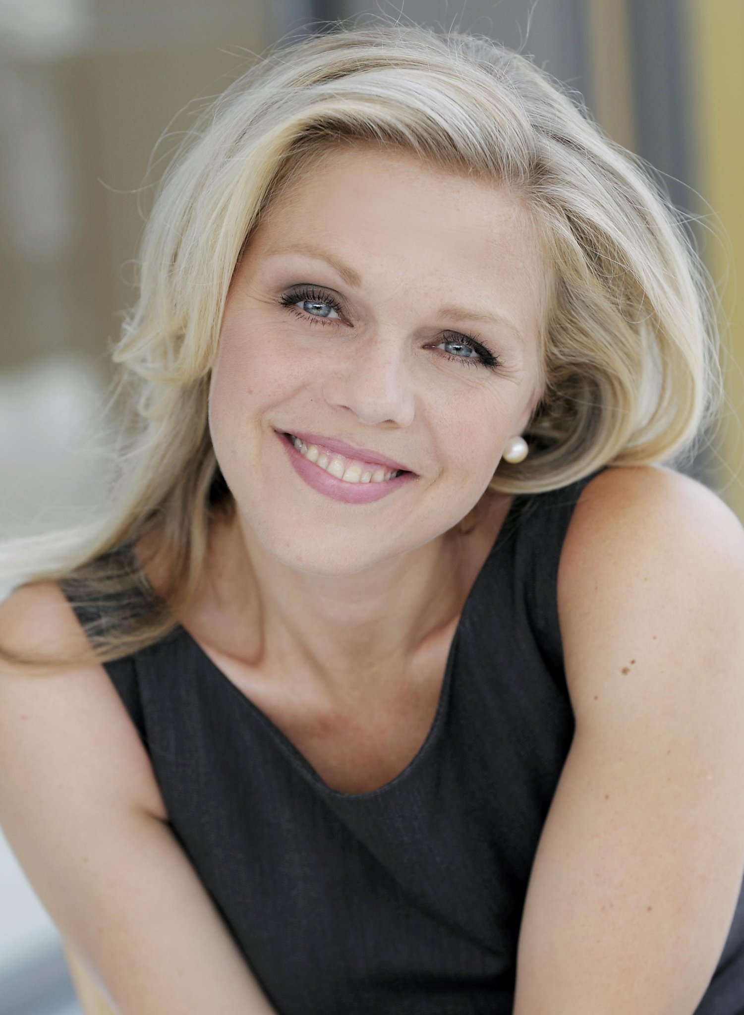 Duo recital loses 1 voice — but Miah Persson dazzles on her own