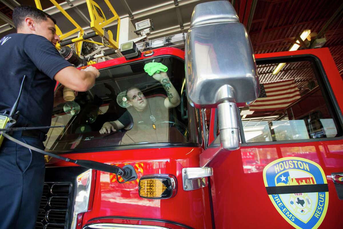 Emotional tribute celebrates life of fire captain who 'gave it all to ...