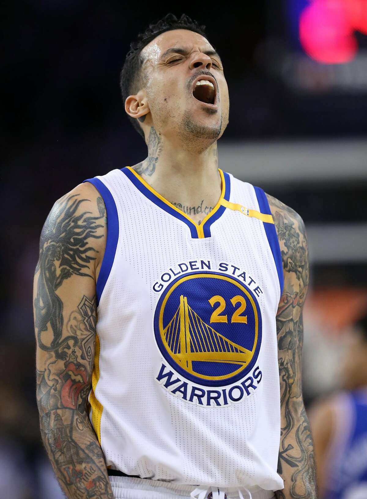 4th-quarter run powers Warriors to win over 76ers