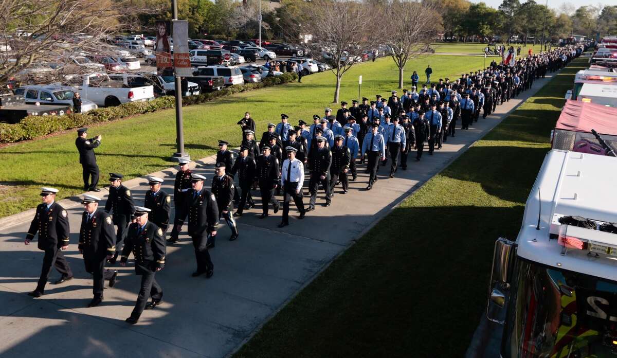 Emotional tribute celebrates life of fire captain who 'gave it all to ...