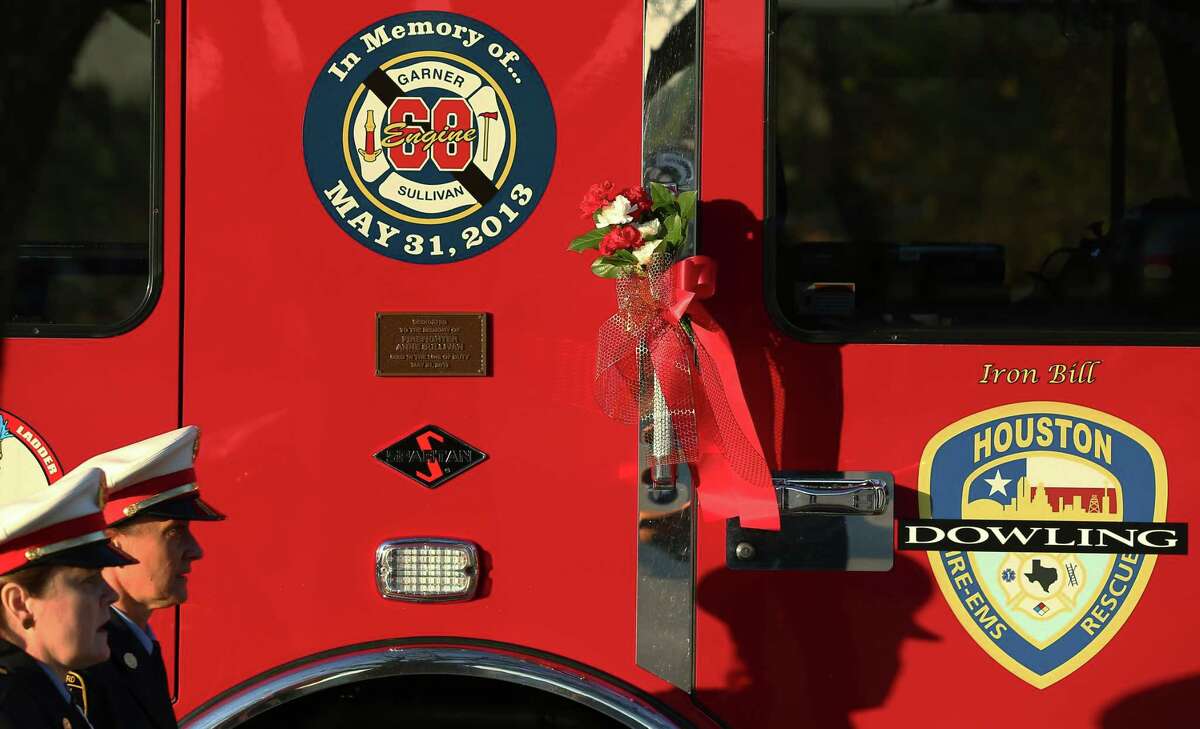 HFD honors firefighters killed in 2013 Southwest Inn fire