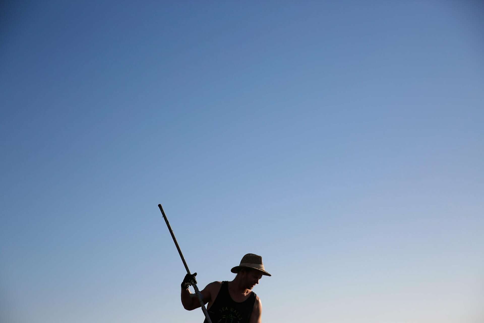 Rake artist uses beach as canvas
