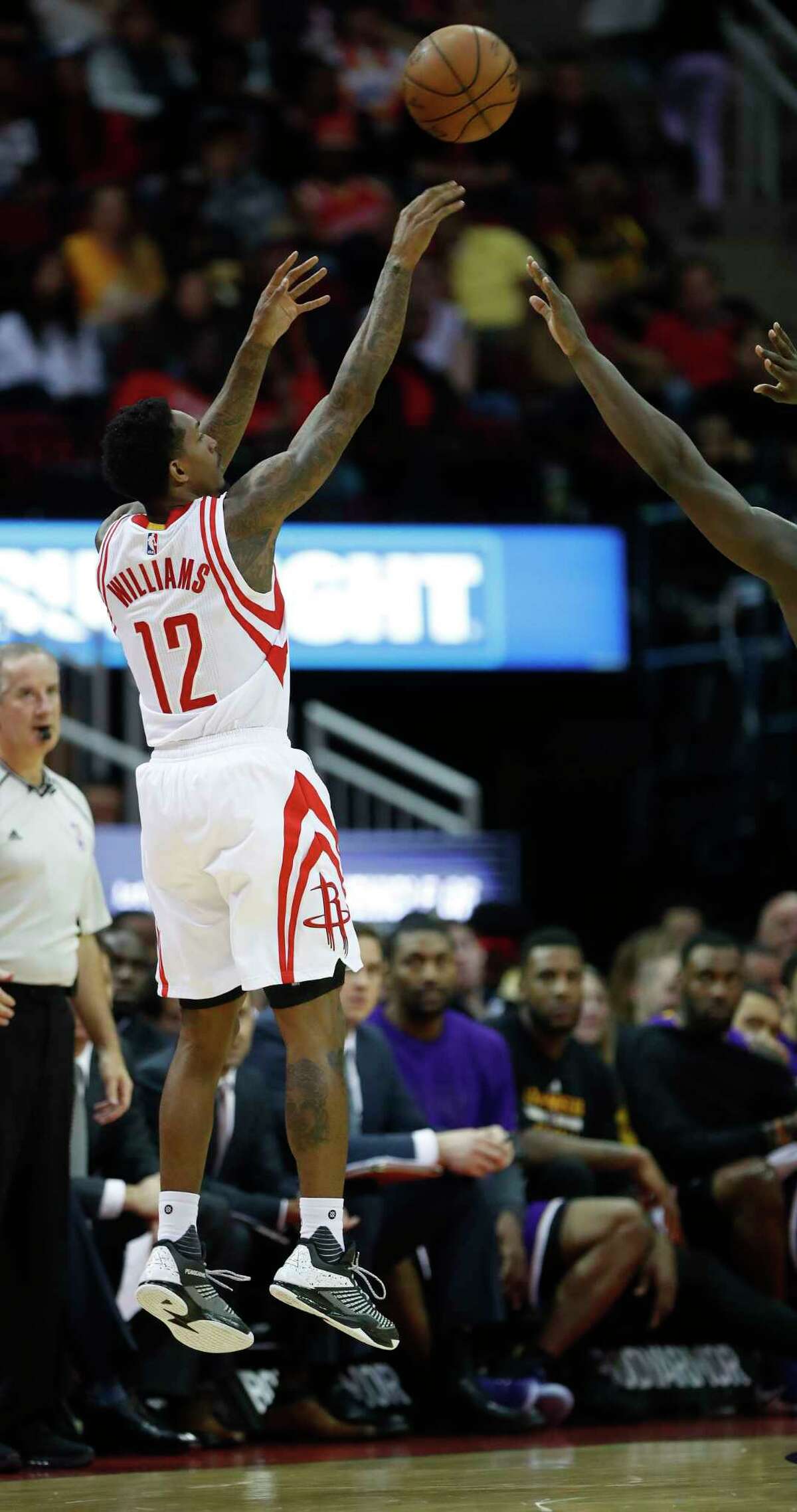Behind Lou Williams' 30, Rockets bury Lakers