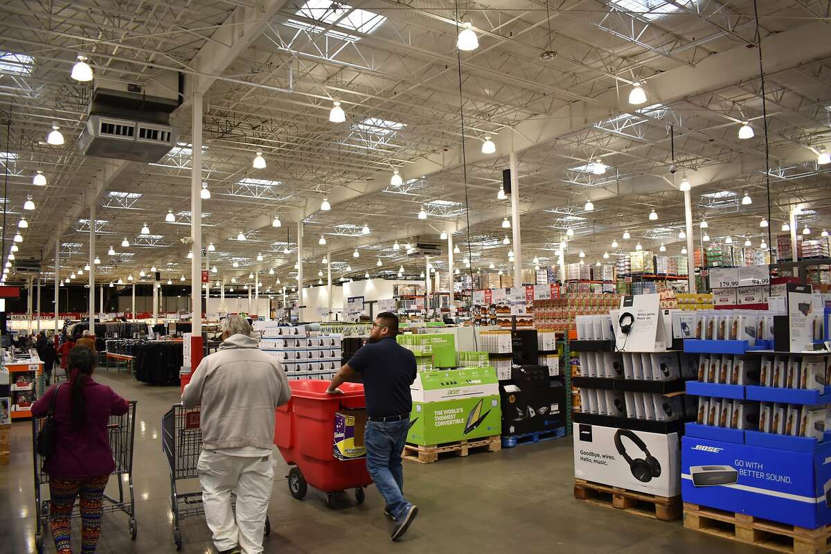 Insider tips for shopping at Costco