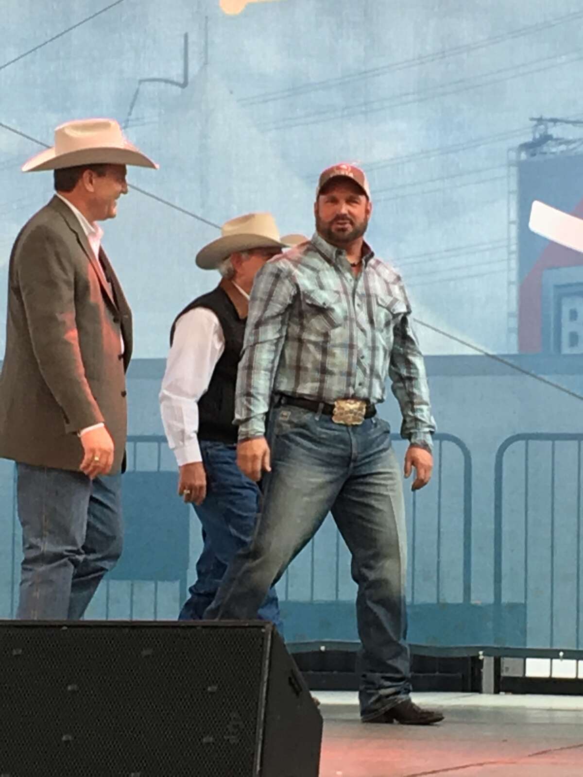 Garth Brooks returns to RodeoHouston