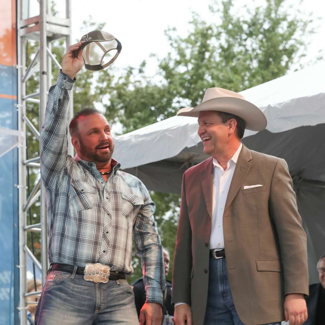 Garth Brooks returns to RodeoHouston