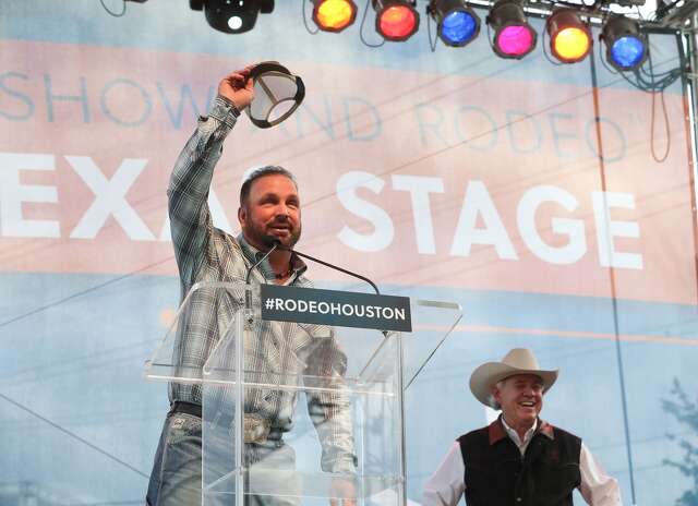 Garth Brooks returns to RodeoHouston