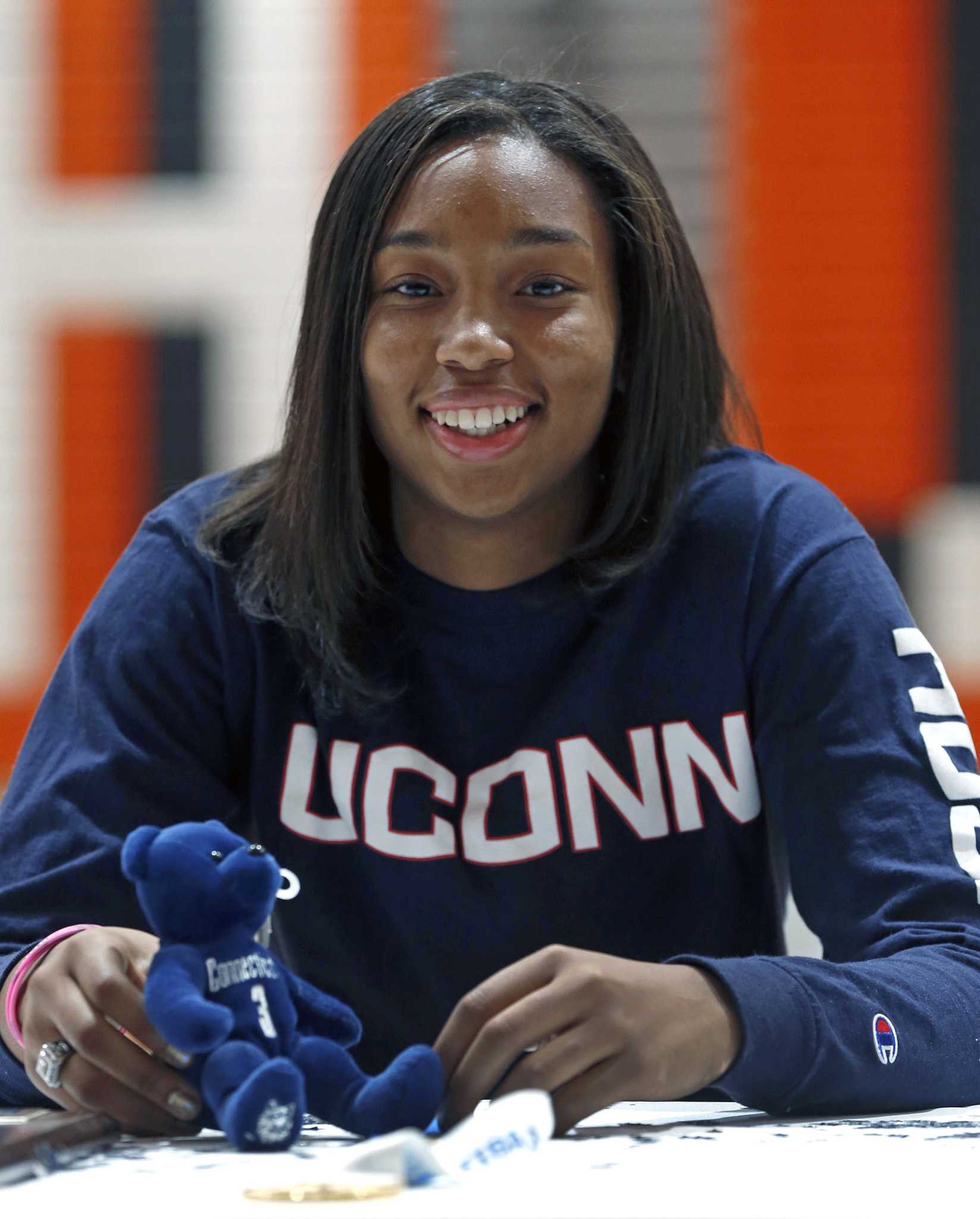 Walker latest Huskies recruit