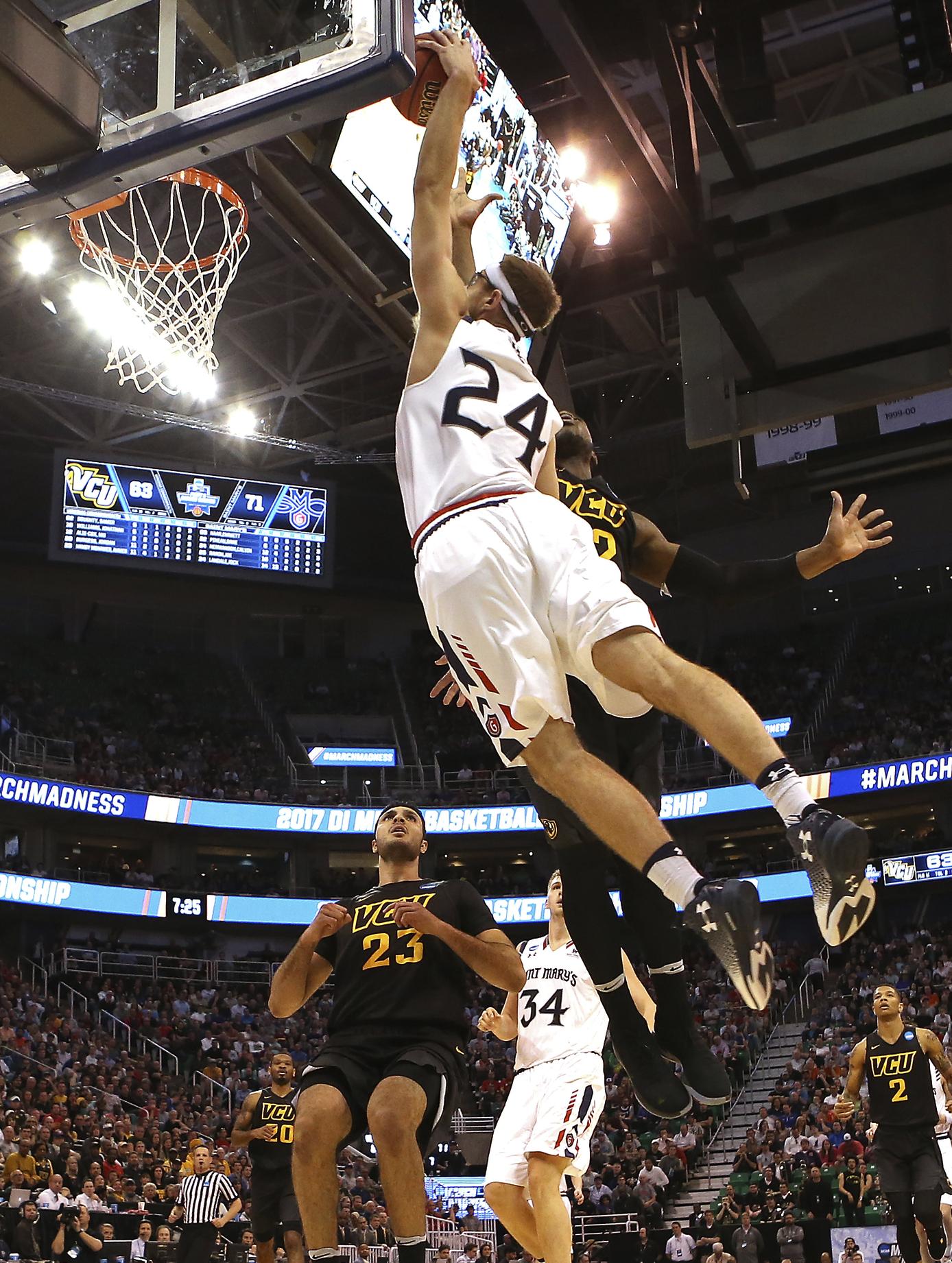 Calvin Hermanson’s dunk is his defining moment in St. Mary’s win