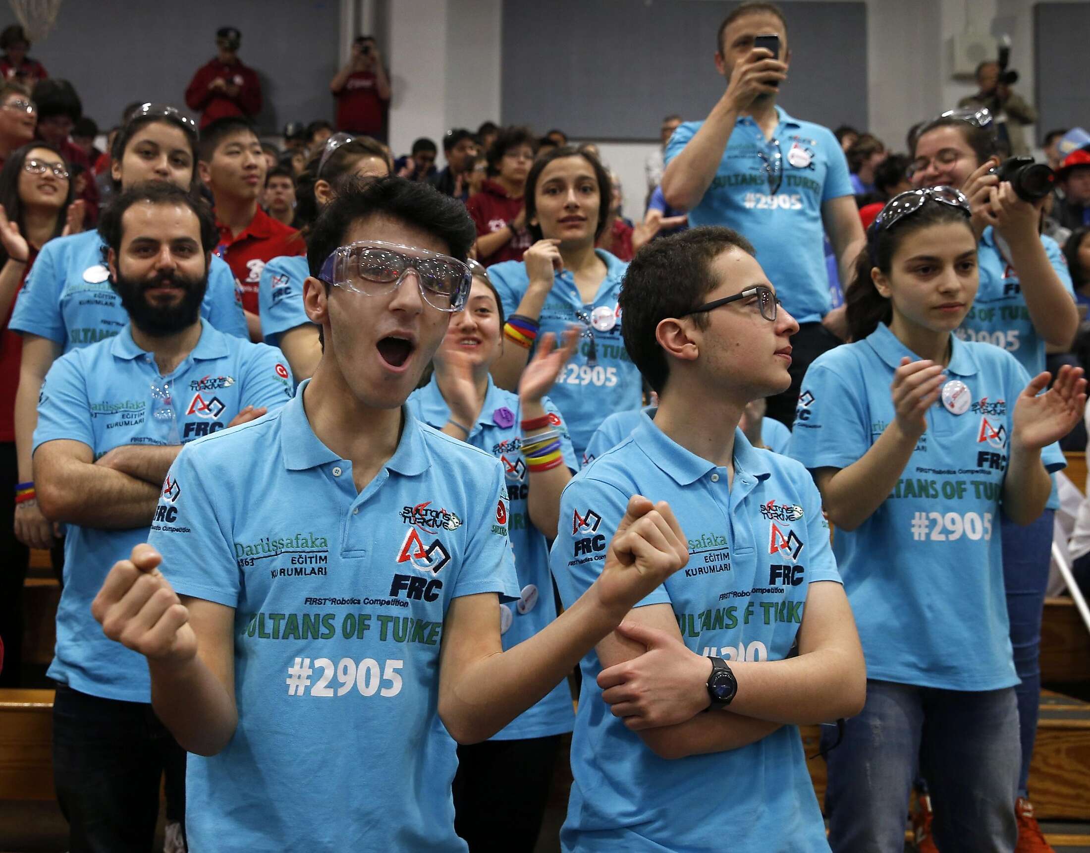 Hundreds of students in SF for city’s first robotics battle