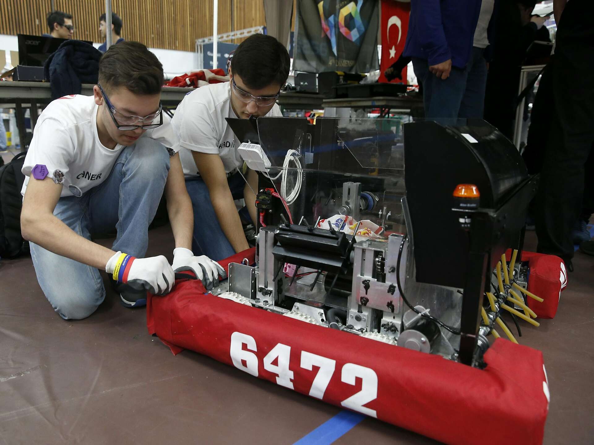 Hundreds of students in SF for city’s first robotics battle