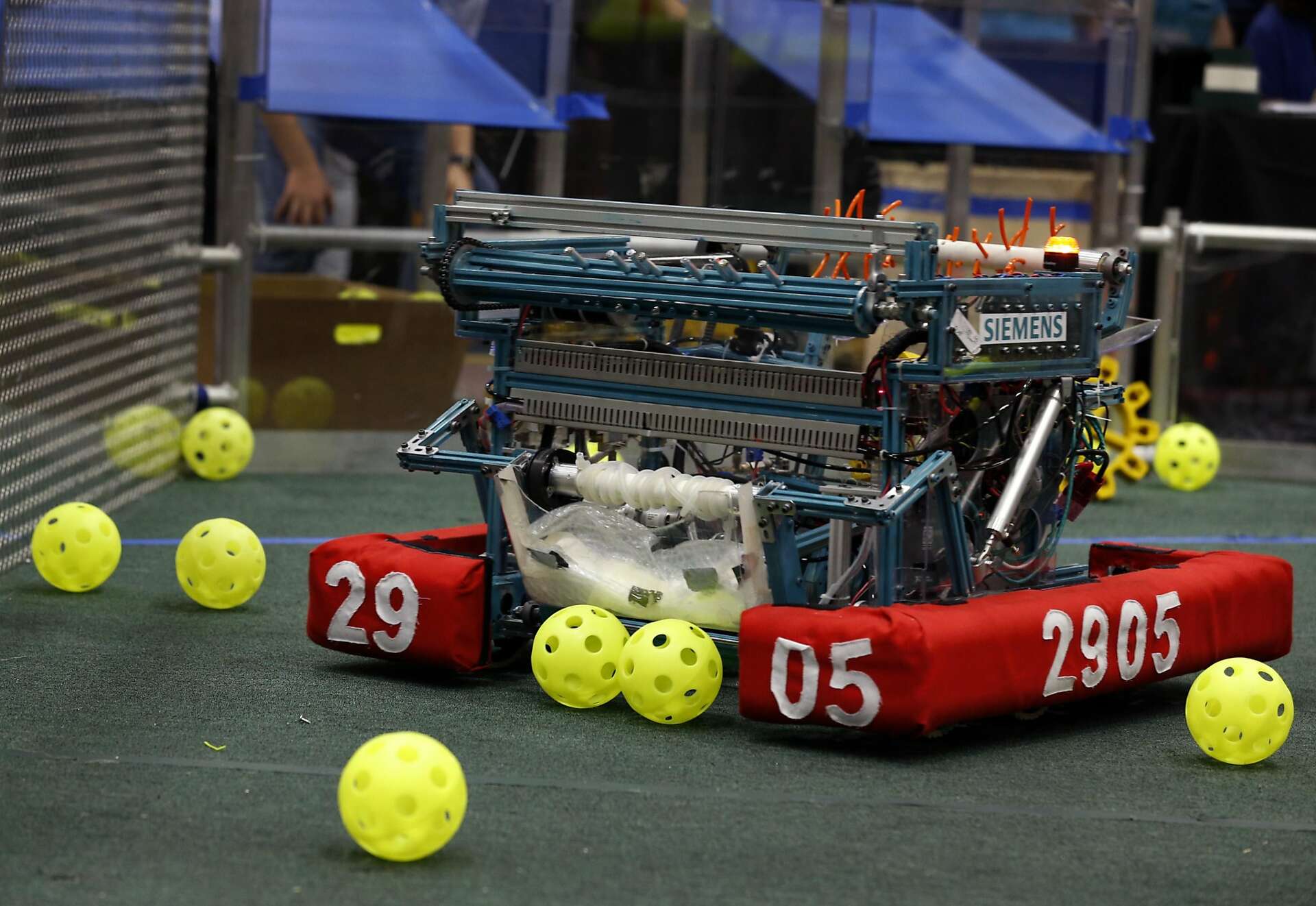 Hundreds of students in SF for city’s first robotics battle