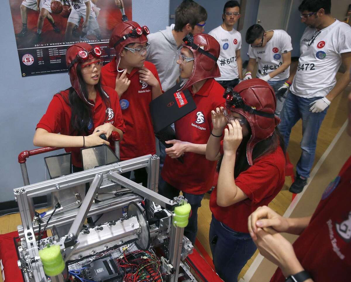 Hundreds of students in SF for city’s first robotics battle
