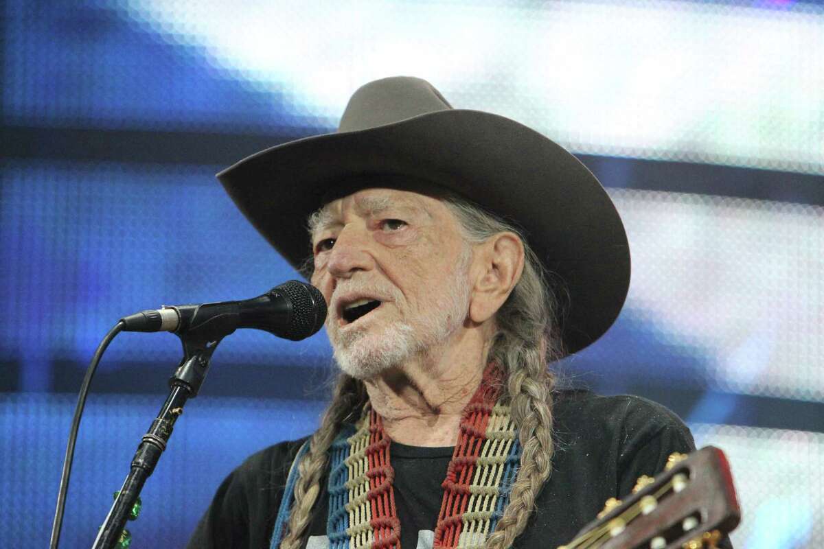 Willie Nelson earns a hero's welcome at RodeoHouston