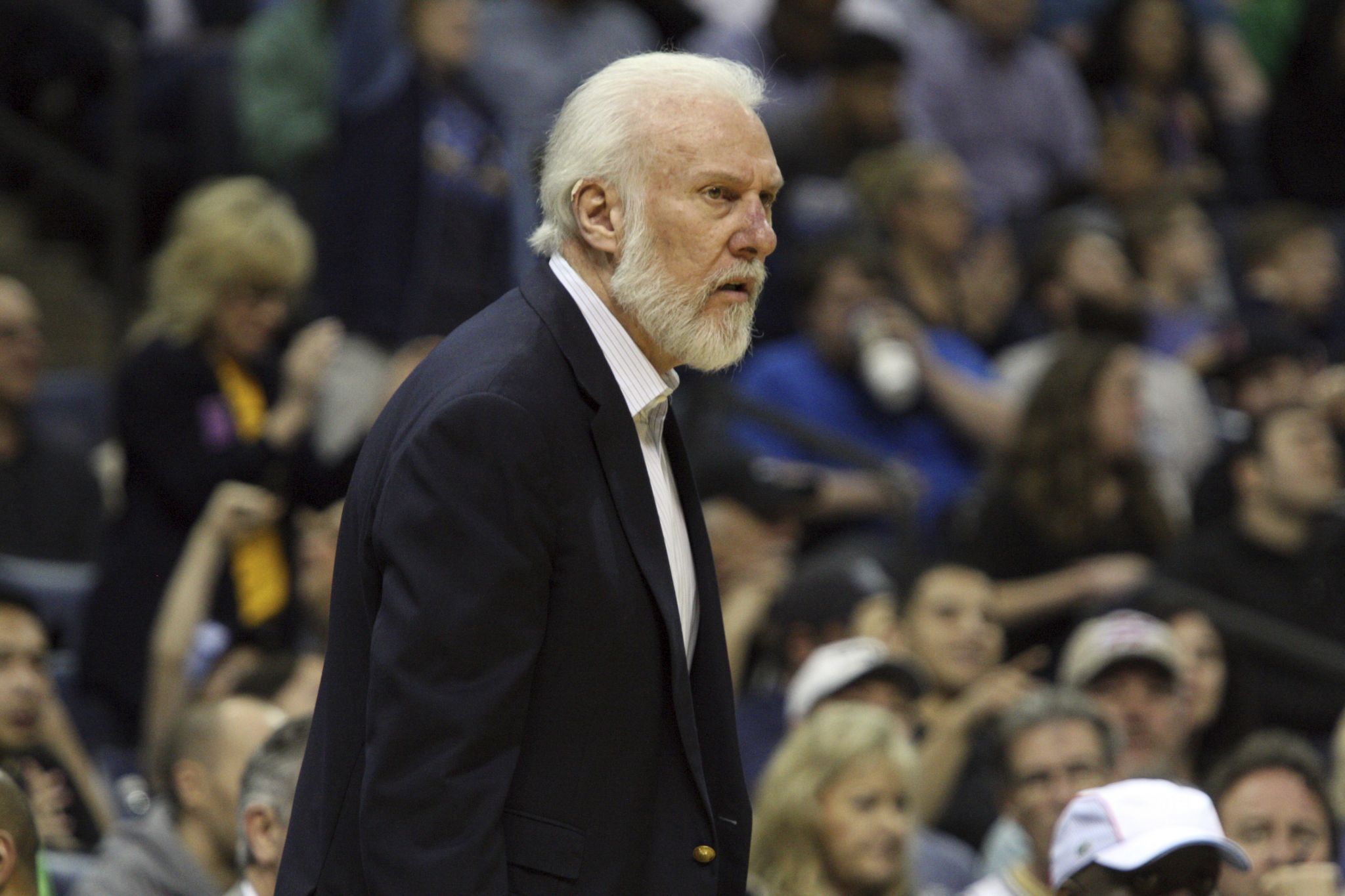 Popovich says he will continue to call shots on resting Spurs players