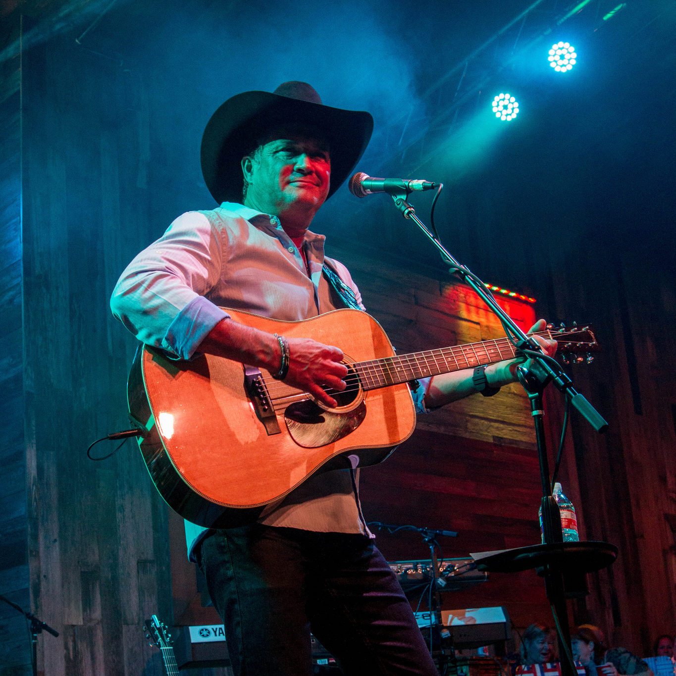 Hot Pick: Tracy Byrd’s Home for the Holidays